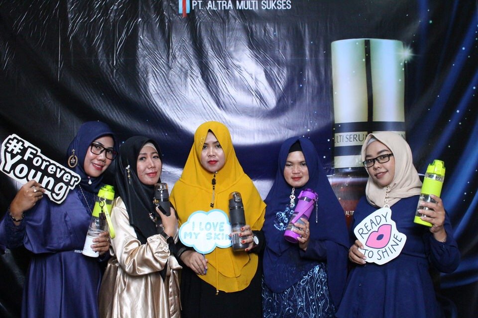 Photobooth R3 Multi Serum Launching — Photobooth.ID